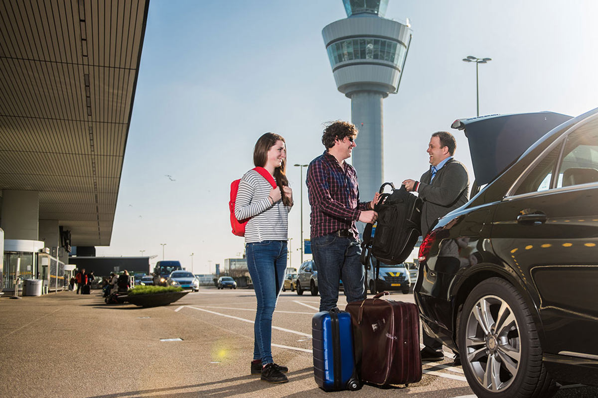 Choosing Airport Transfers For Your Next Trip Caliente Automotive Choosing Airport Transfers For Your Next Trip Caliente Automotive